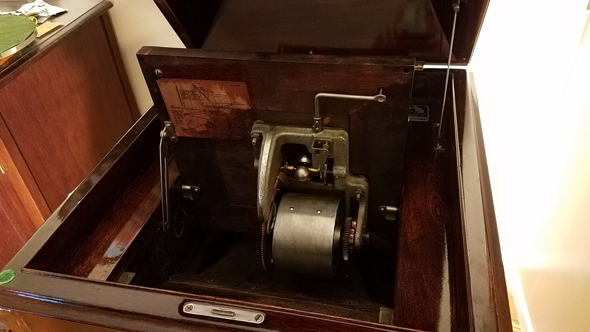 1921 Victrola VV-100 - Mahogany - New England Victrola LLC