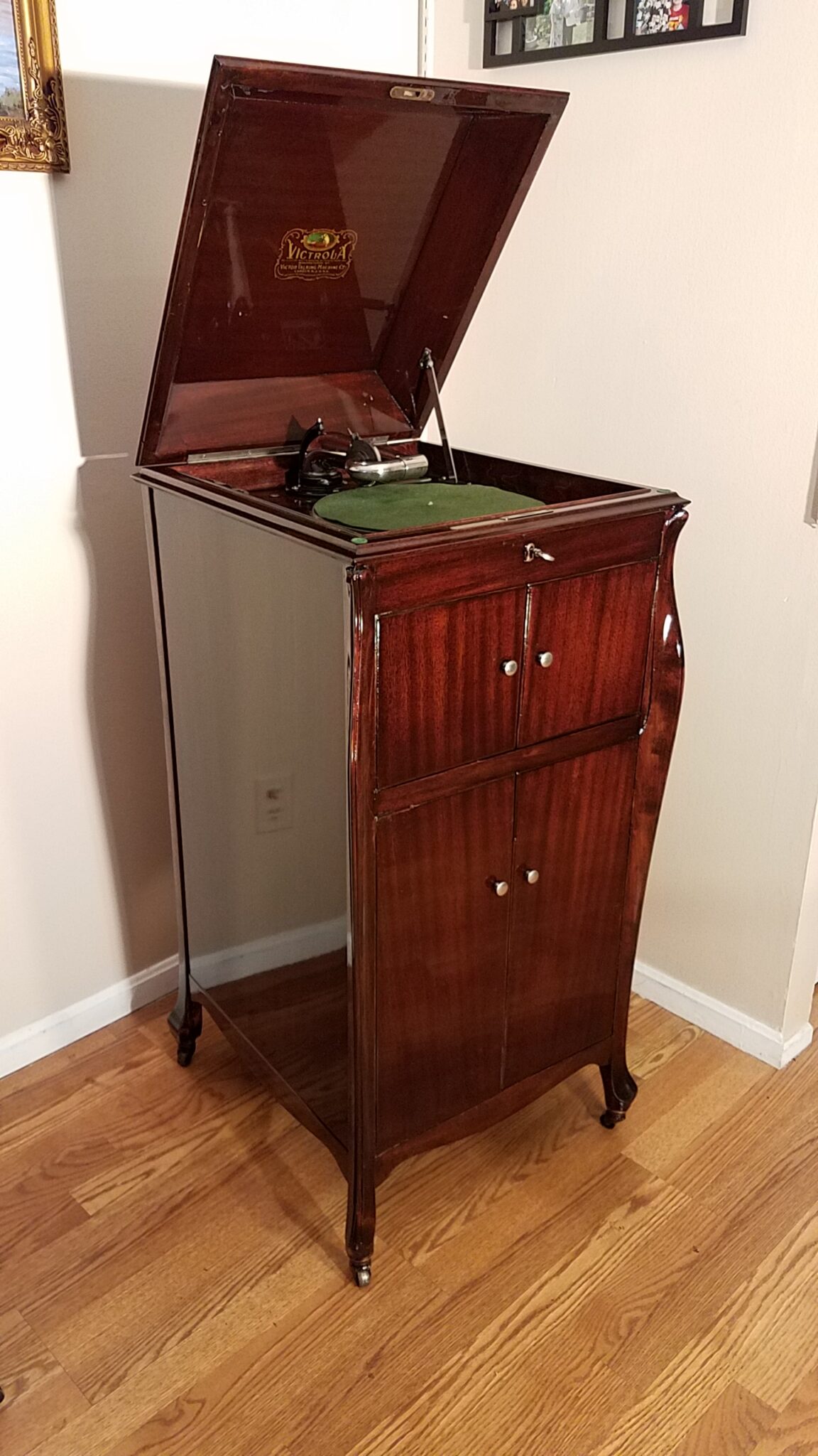 1921 Victrola VV-100 - Mahogany - New England Victrola LLC