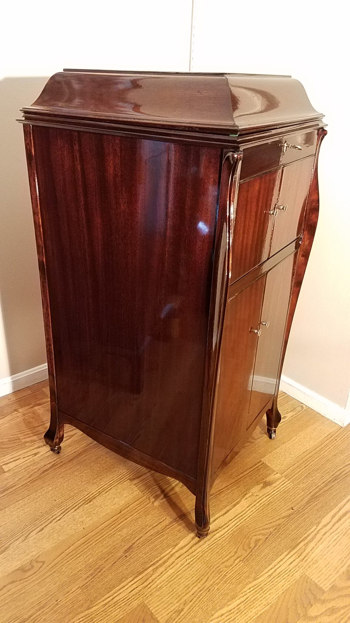 1921 Victrola VV-100 - Mahogany - New England Victrola LLC