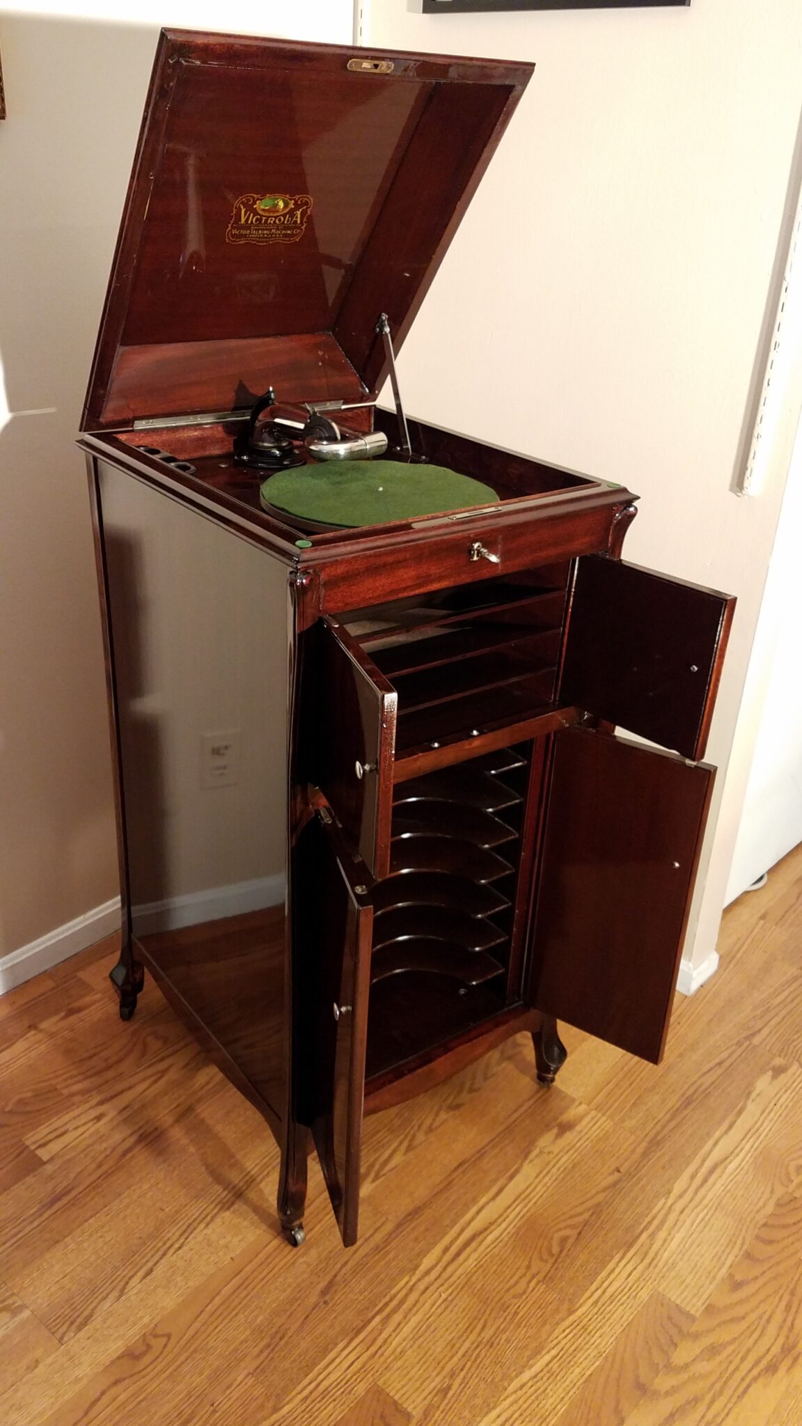 1921 Victrola VV-100 - Mahogany - New England Victrola LLC