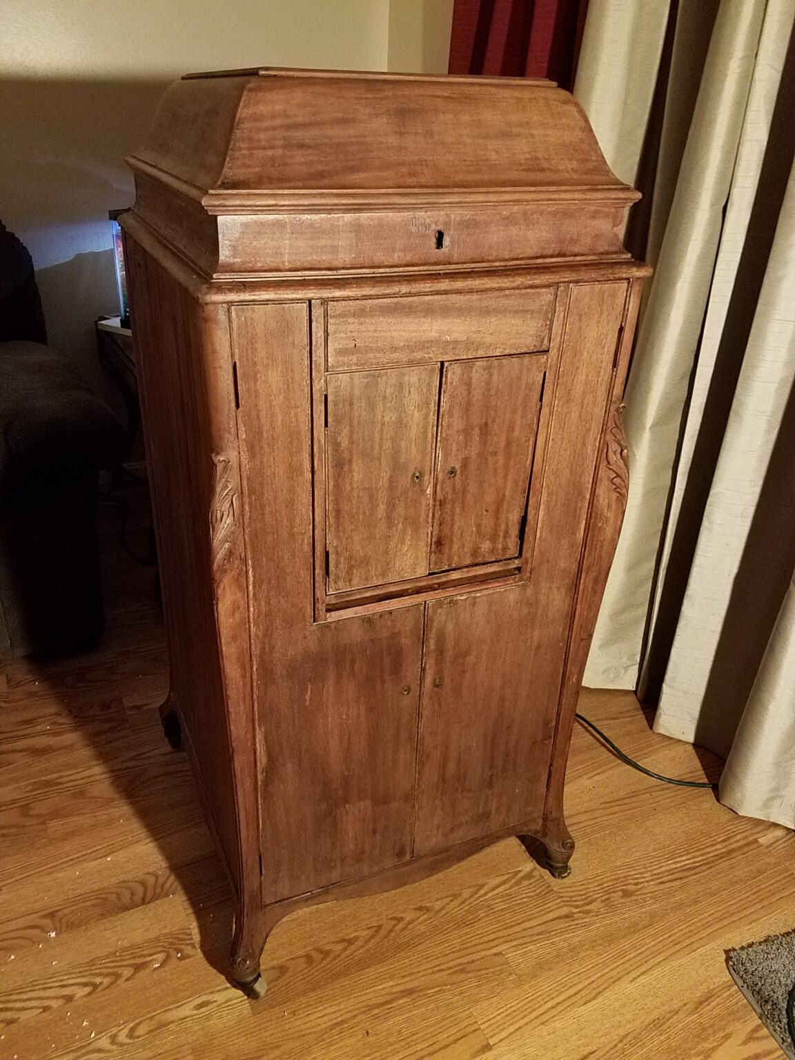 Victrola Restoration Tutorial – New England Victrola and Clock