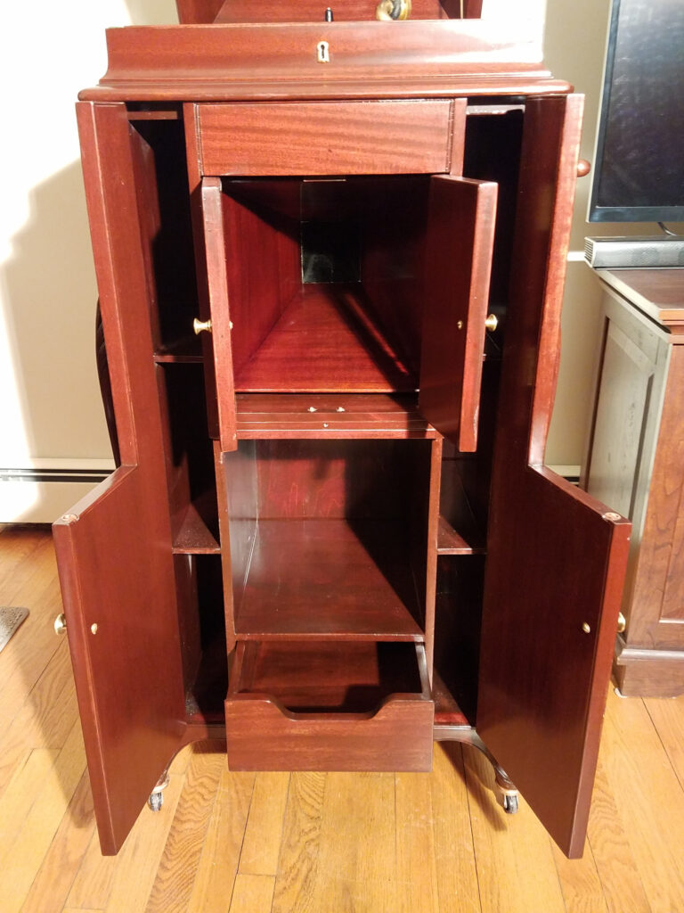 1912 Victrola VV-XVI L Door - Red Mahogany - New England Victrola LLC