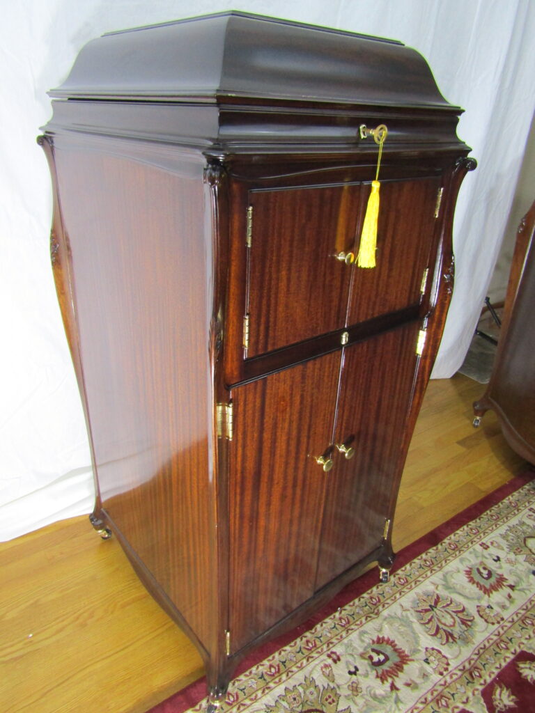 1917 Victrola VV-XVI - English Brown Mahogany - New England Victrola LLC