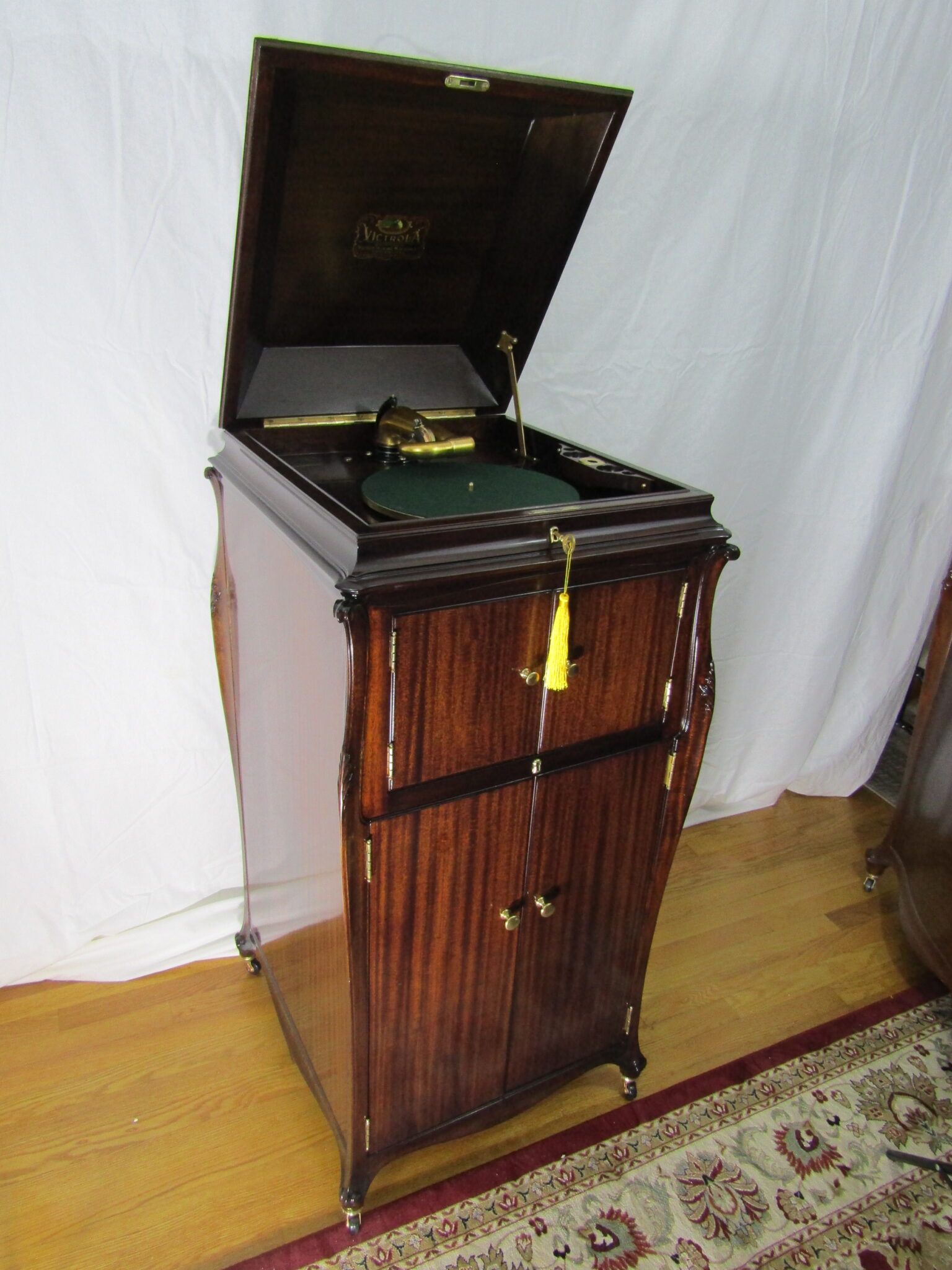 1917 Victrola VV-XVI - English Brown Mahogany - New England Victrola LLC