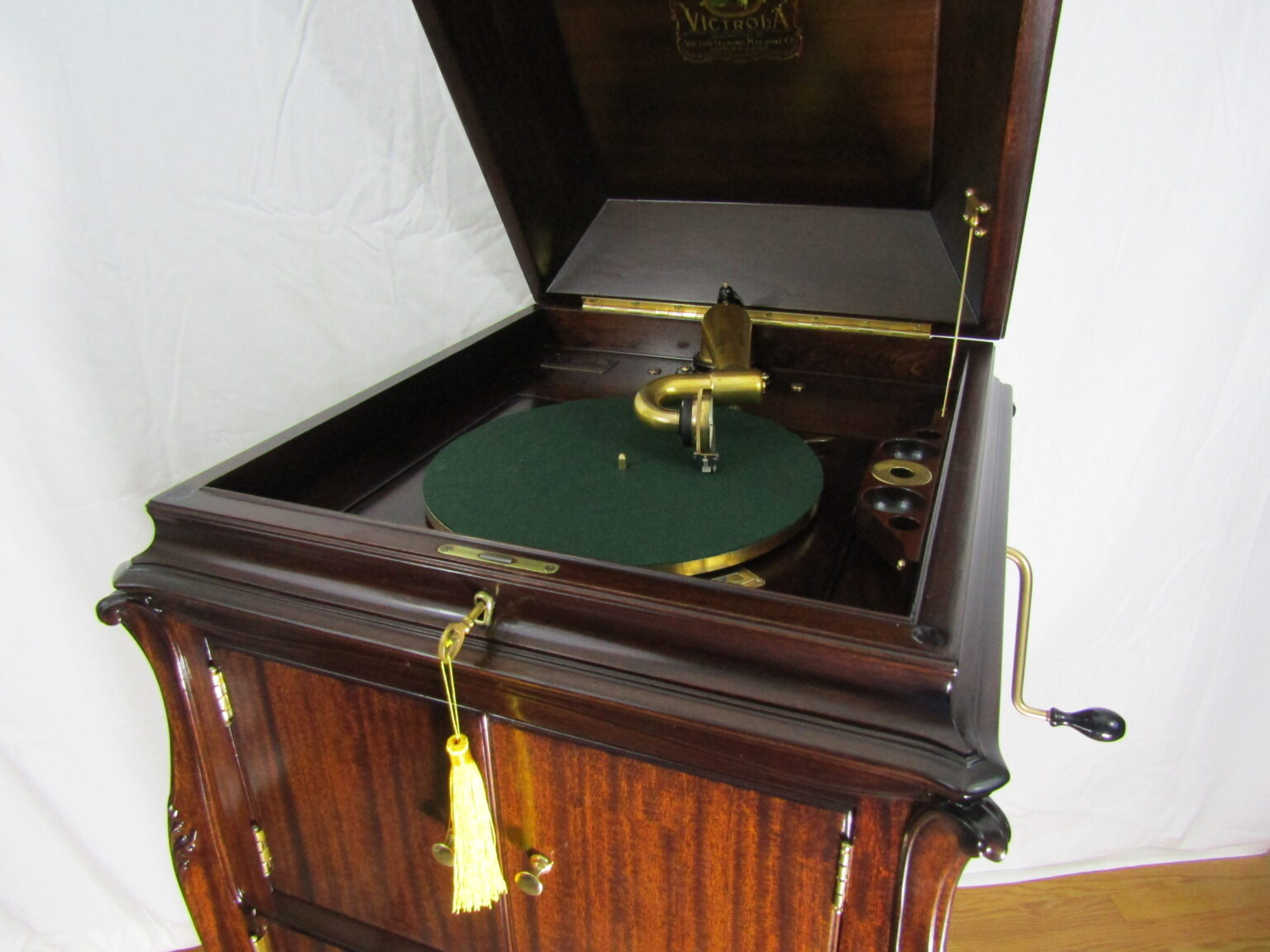 1917 Victrola VV-XVI - English Brown Mahogany - New England Victrola LLC