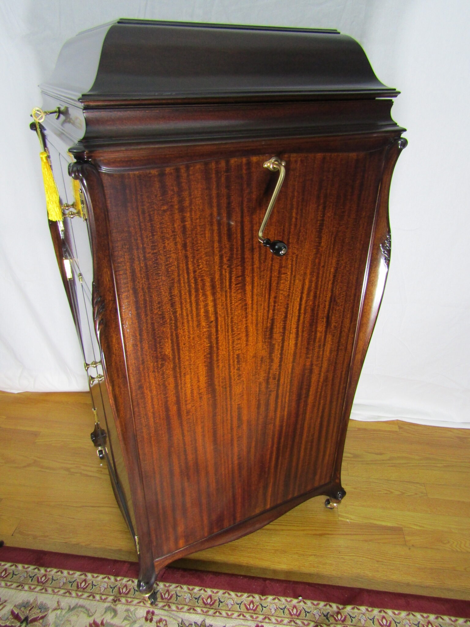 1917 Victrola VV-XVI - English Brown Mahogany - New England Victrola LLC