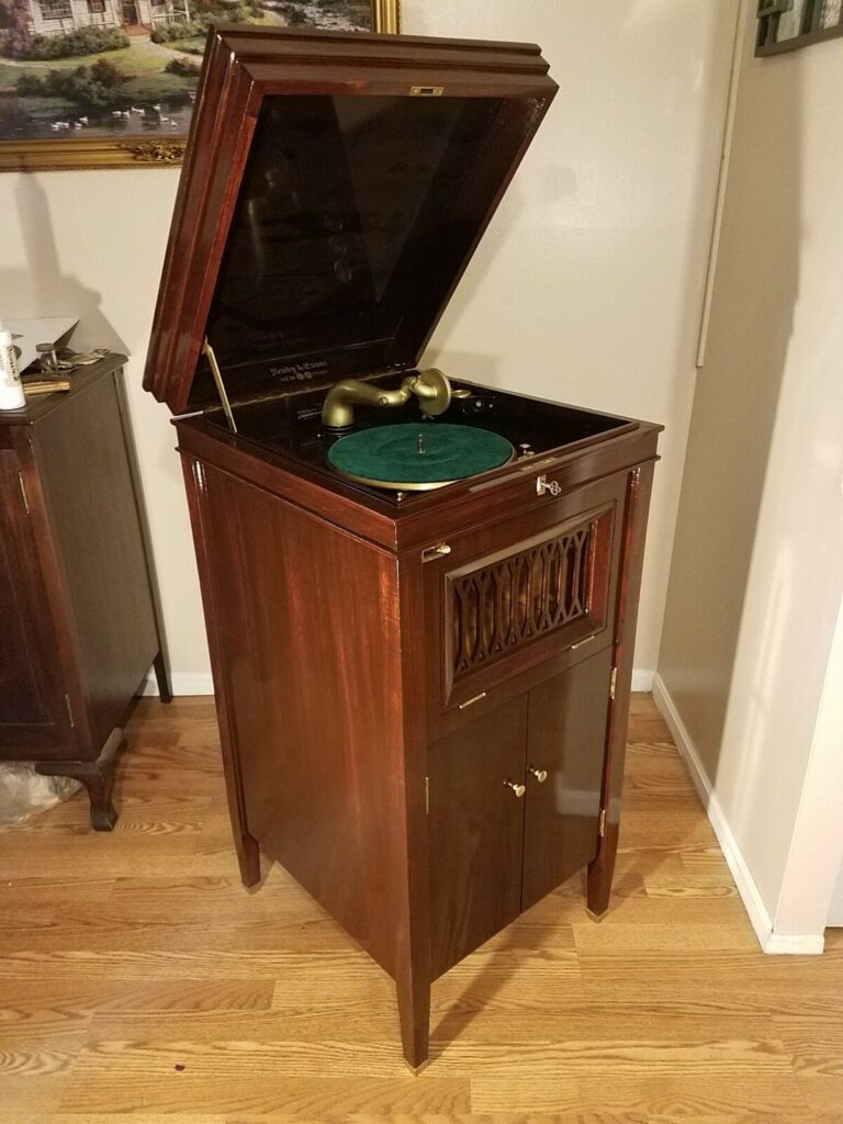 1920 Newby & Evans Phonograph – Mahogany – New England Victrola LLC