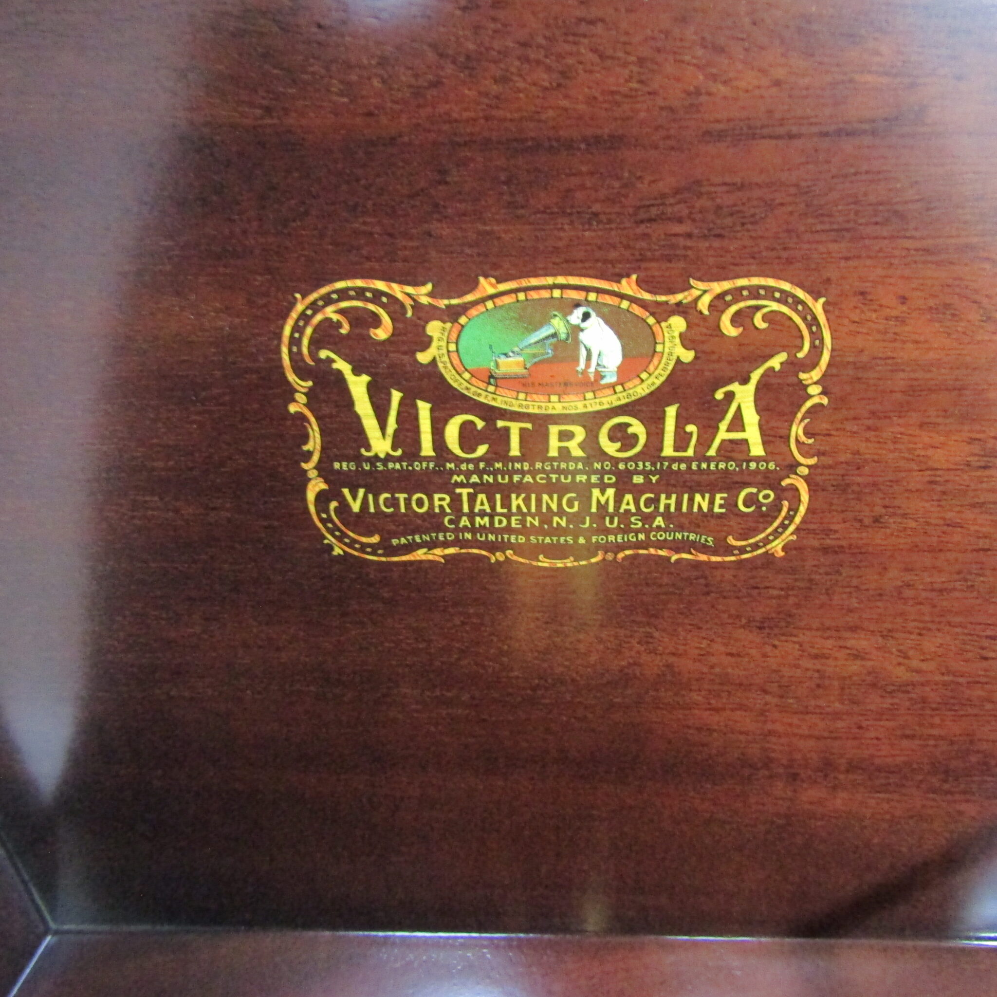 Victrola Restoration Tutorial – New England Victrola and Clock